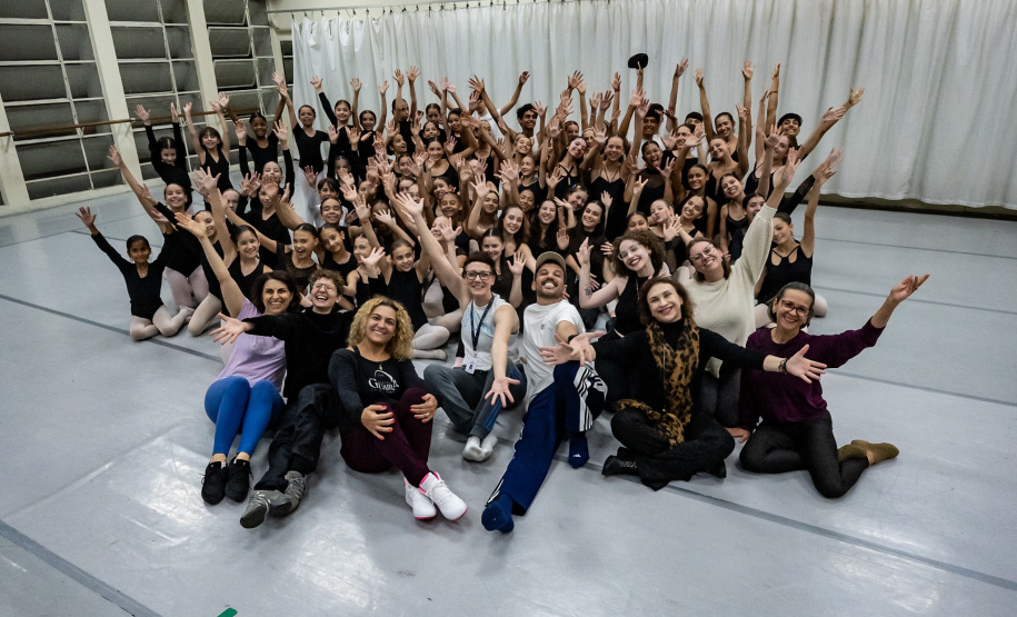 Escola de Dança Teatro Guaíra celebra 70 anos com espetáculo que ...