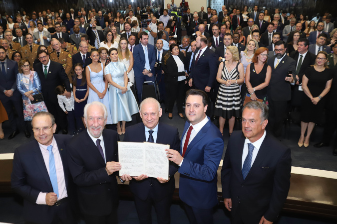 Ratinho Júnior toma posse na Assembleia | Governo do Estado do Paraná