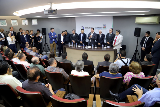 Ratinho Júnior anuncia redução de preços de serviços do Detran ...